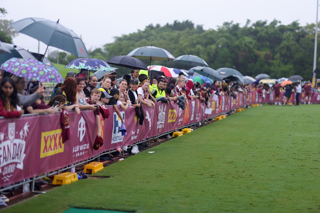 In pictures: Plenty of smiles at Maroons fan day | QRL