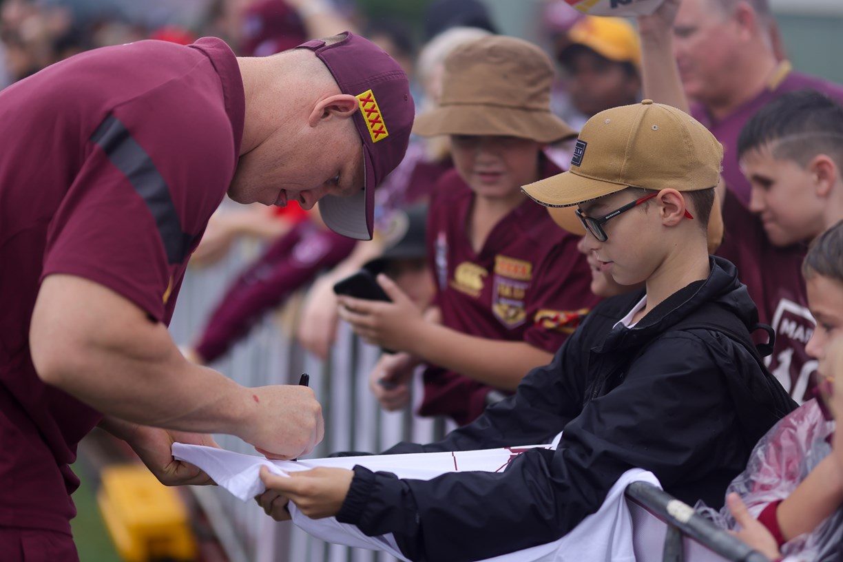 In pictures: Plenty of smiles at Maroons fan day | QRL