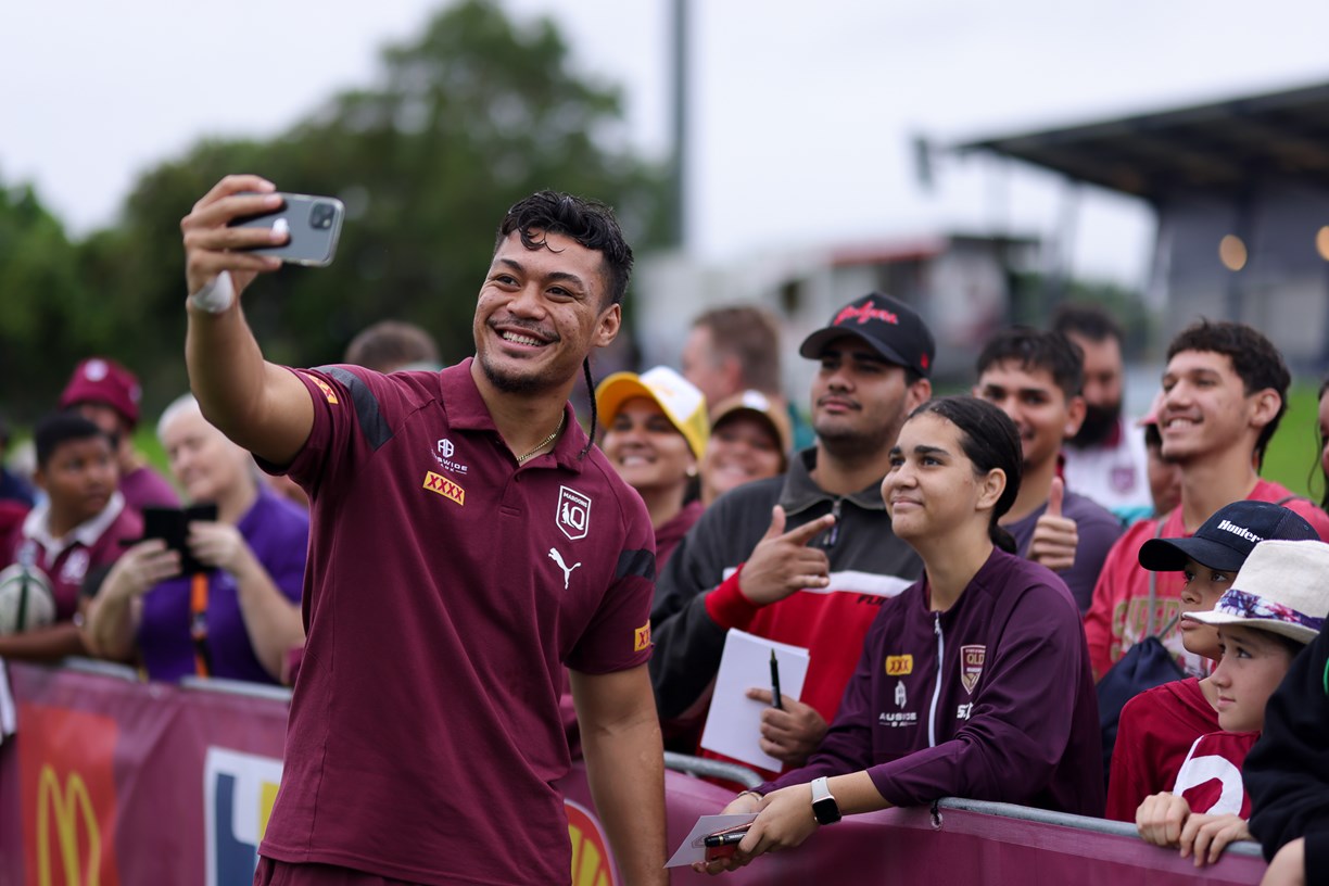 In pictures: Plenty of smiles at Maroons fan day | QRL