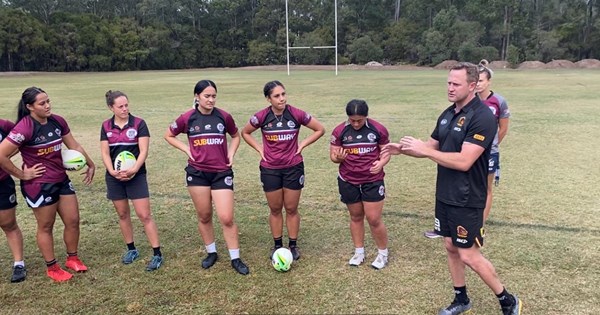Marsden girls learn skills from premiership-winning coach | QRL