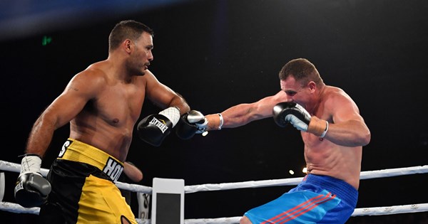 Hodges wins first pro boxing bout | QRL