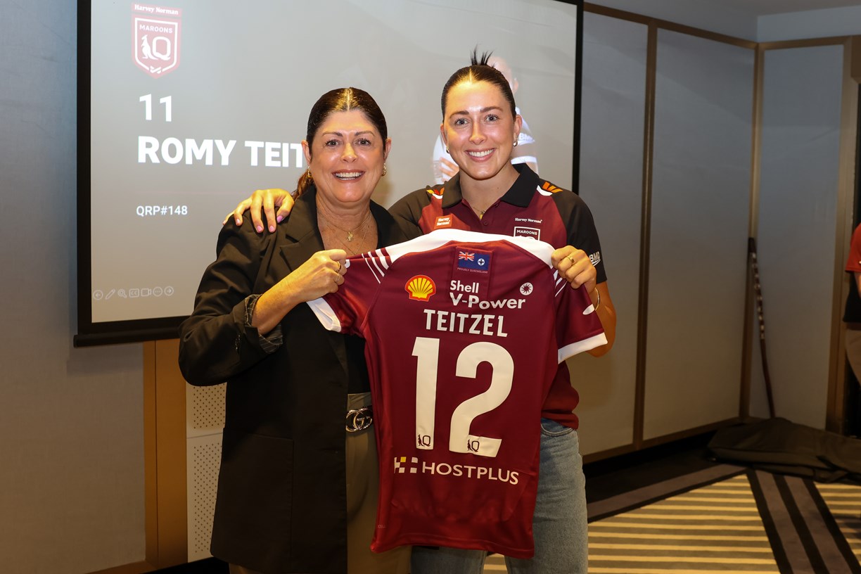 In pictures: Family join Maroons for jersey presentation | QRL